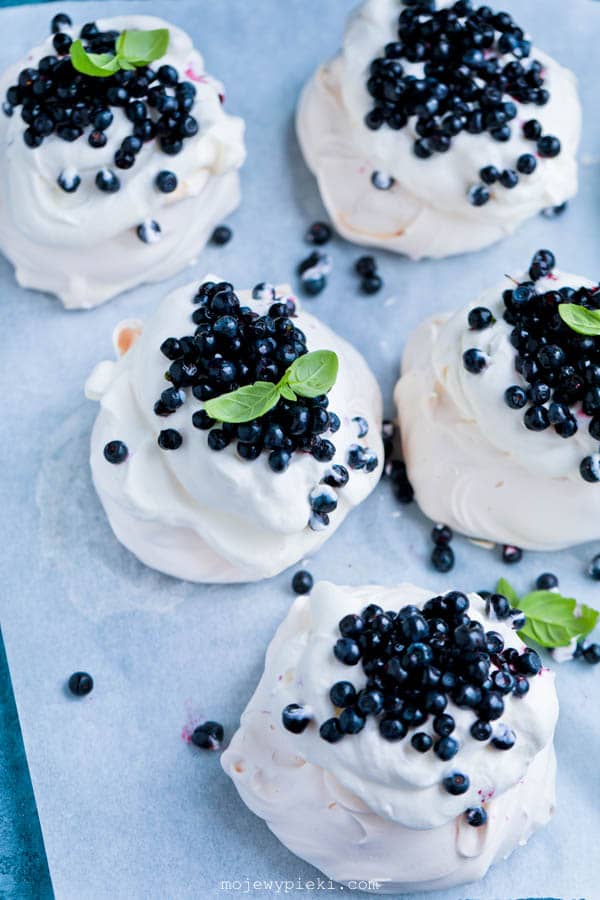 Mini Pavlova z jagodami - Moje Wypieki